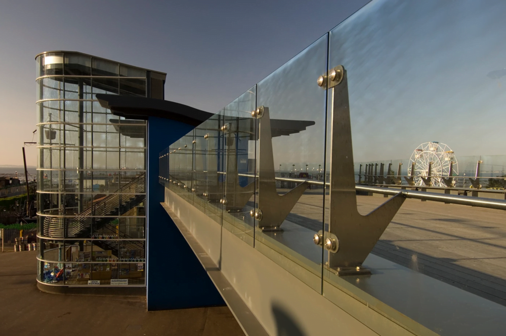 Southend Pier Entrance - Scene